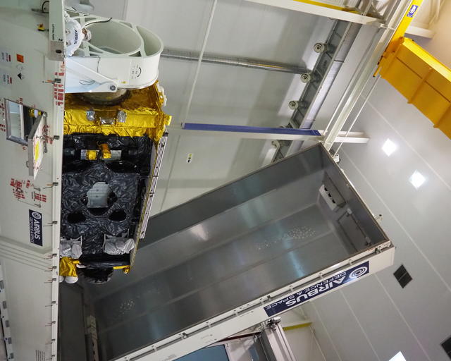 Airbus built Inmarsat-6 F2 satellite arrives on board an Airbus Beluga ...
