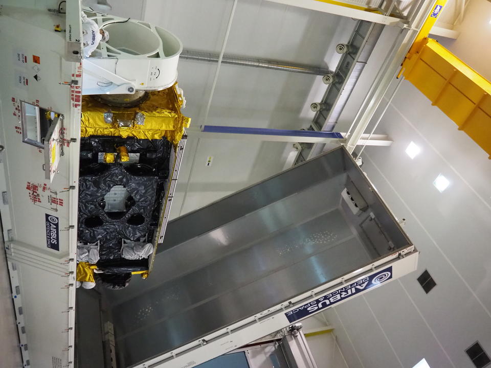 Airbus built Inmarsat-6 F2 satellite arrives on board an Airbus Beluga ...